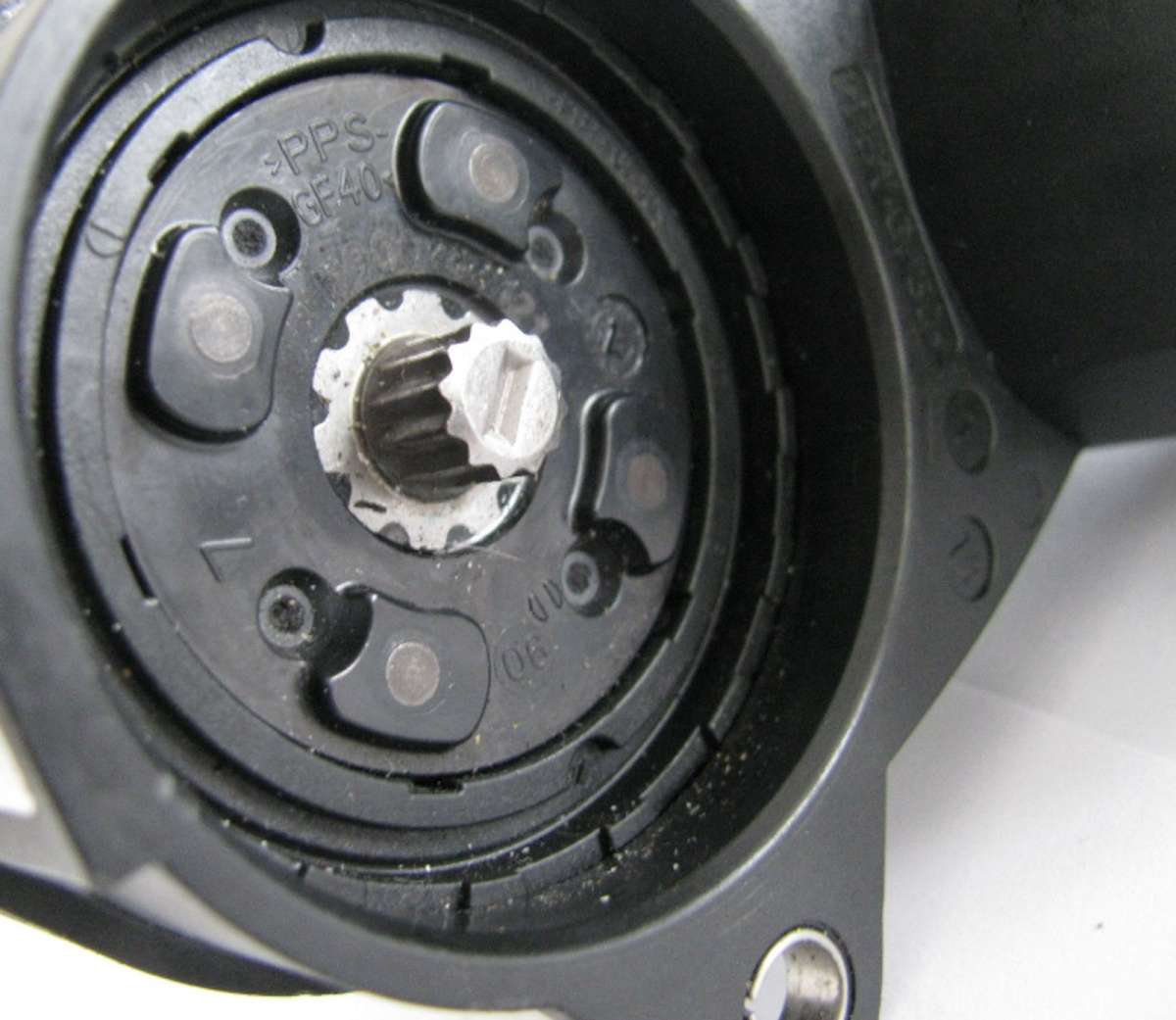 STELLMOTOR PARKBREMSE FESTSTELLBREMSE BREMSSATTEL BMW F10 F11 6794618 ...